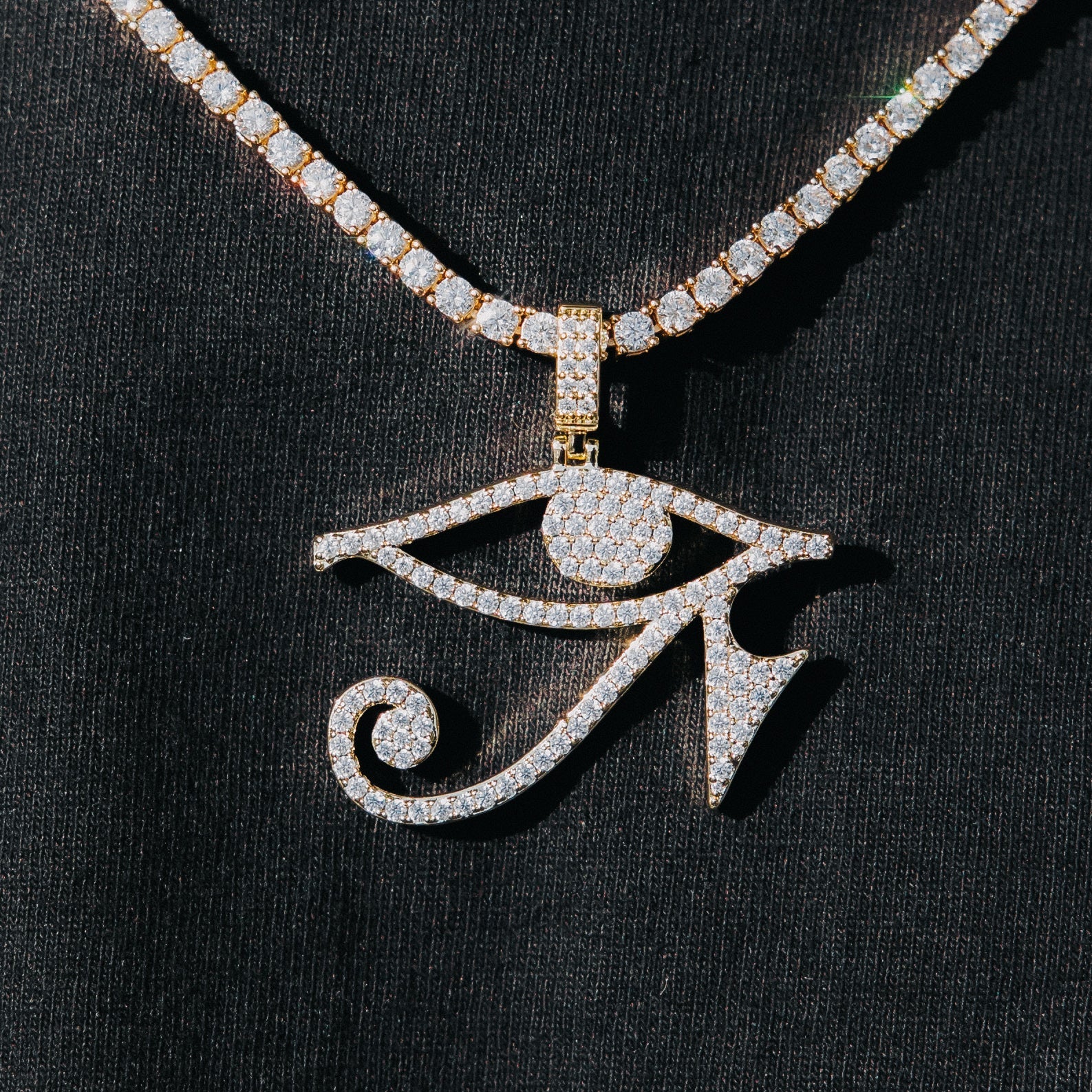 Eye of Horus Pendant - Gold – Zotic
